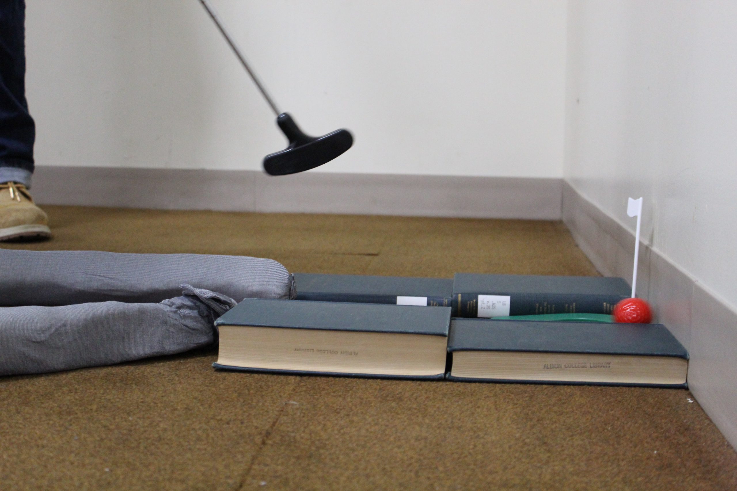 Photos: Library Hosts Mini Golf Event – The Albion College Pleiad Online